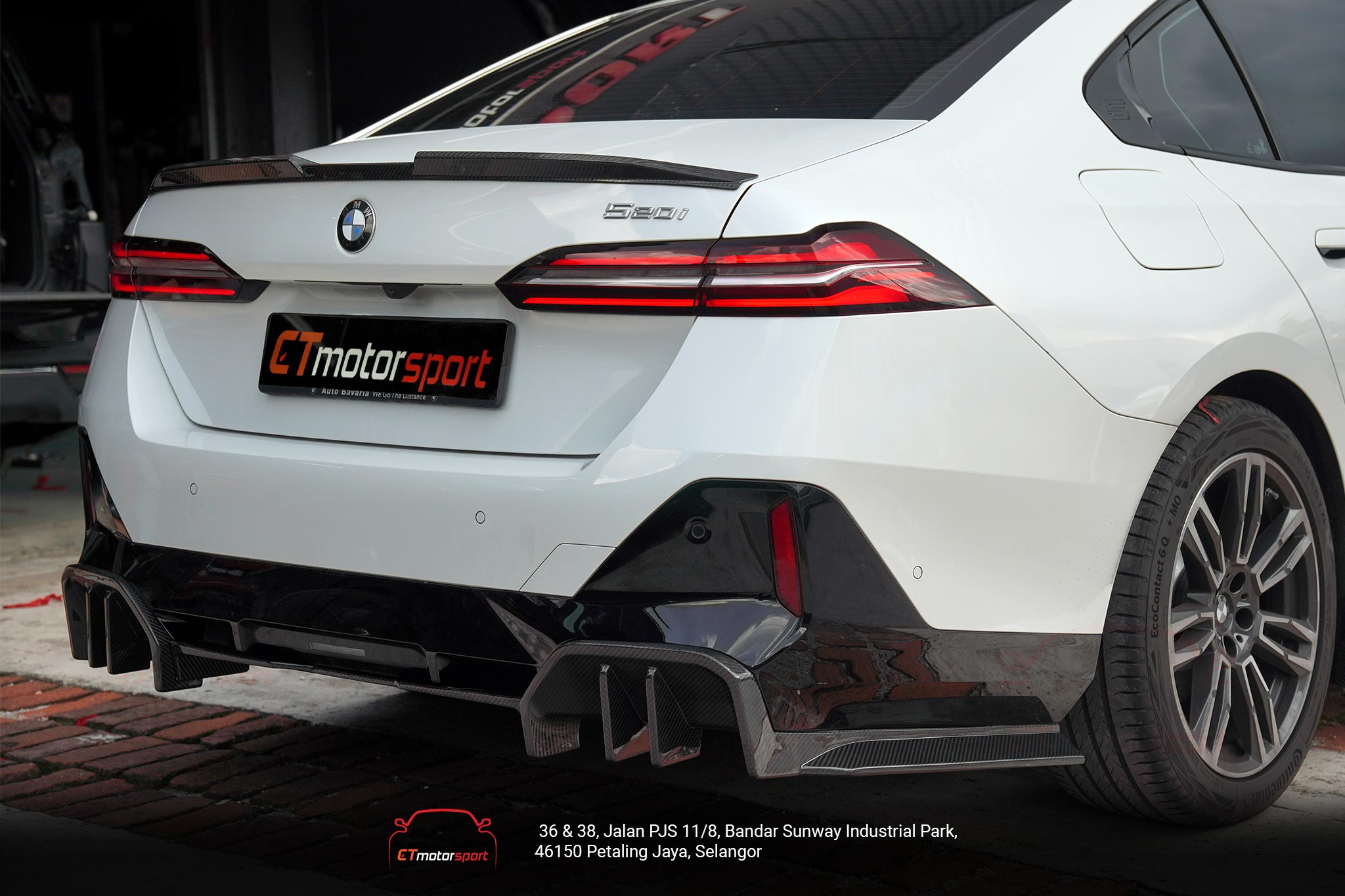 BMW G60 i5 5-Series TAKD CARBON Dry Carbon Fiber (Rear Bumper Diffuser)